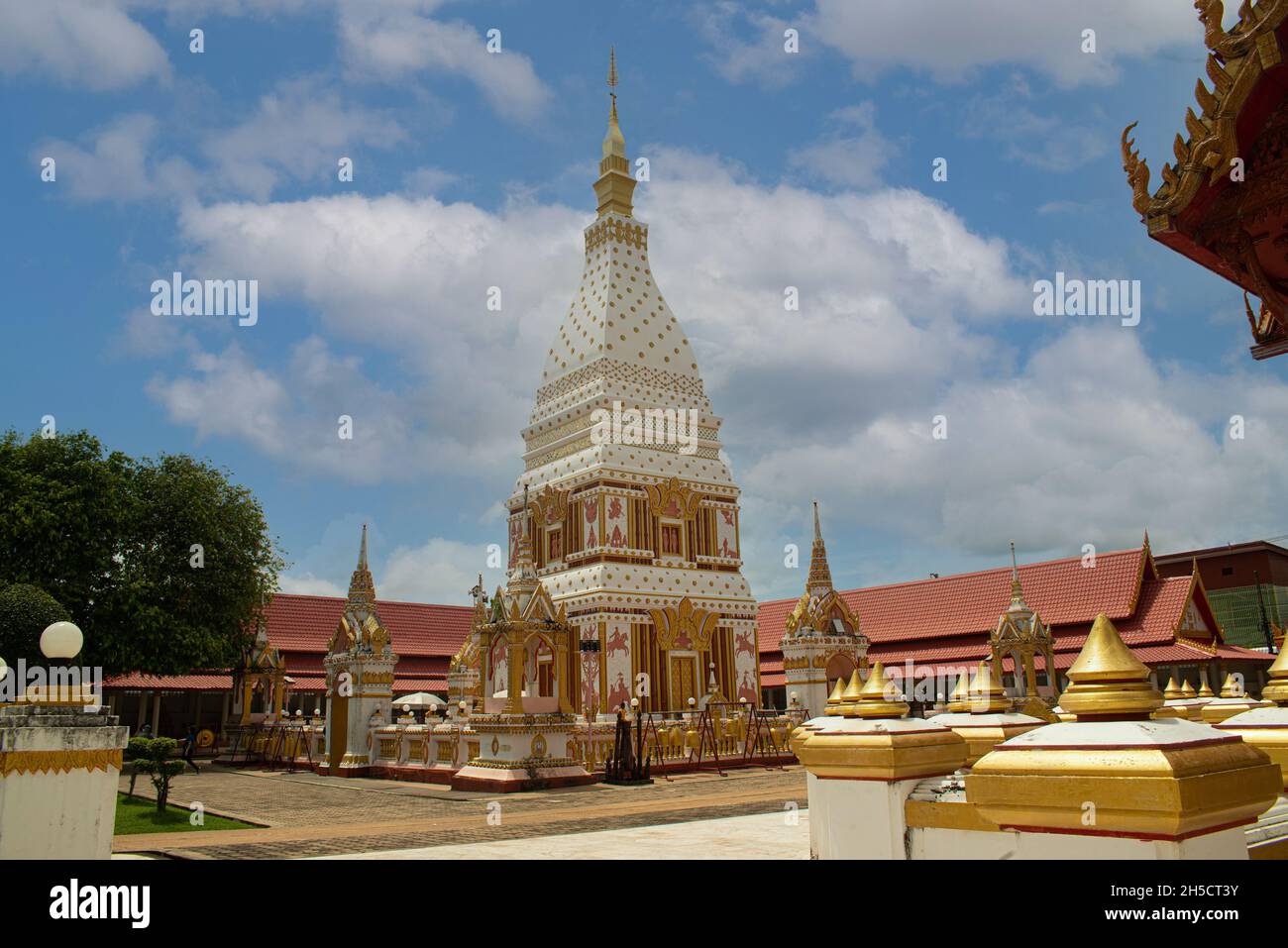 Phra That Renu looks like a square chedi. which is modeled from Phra ...