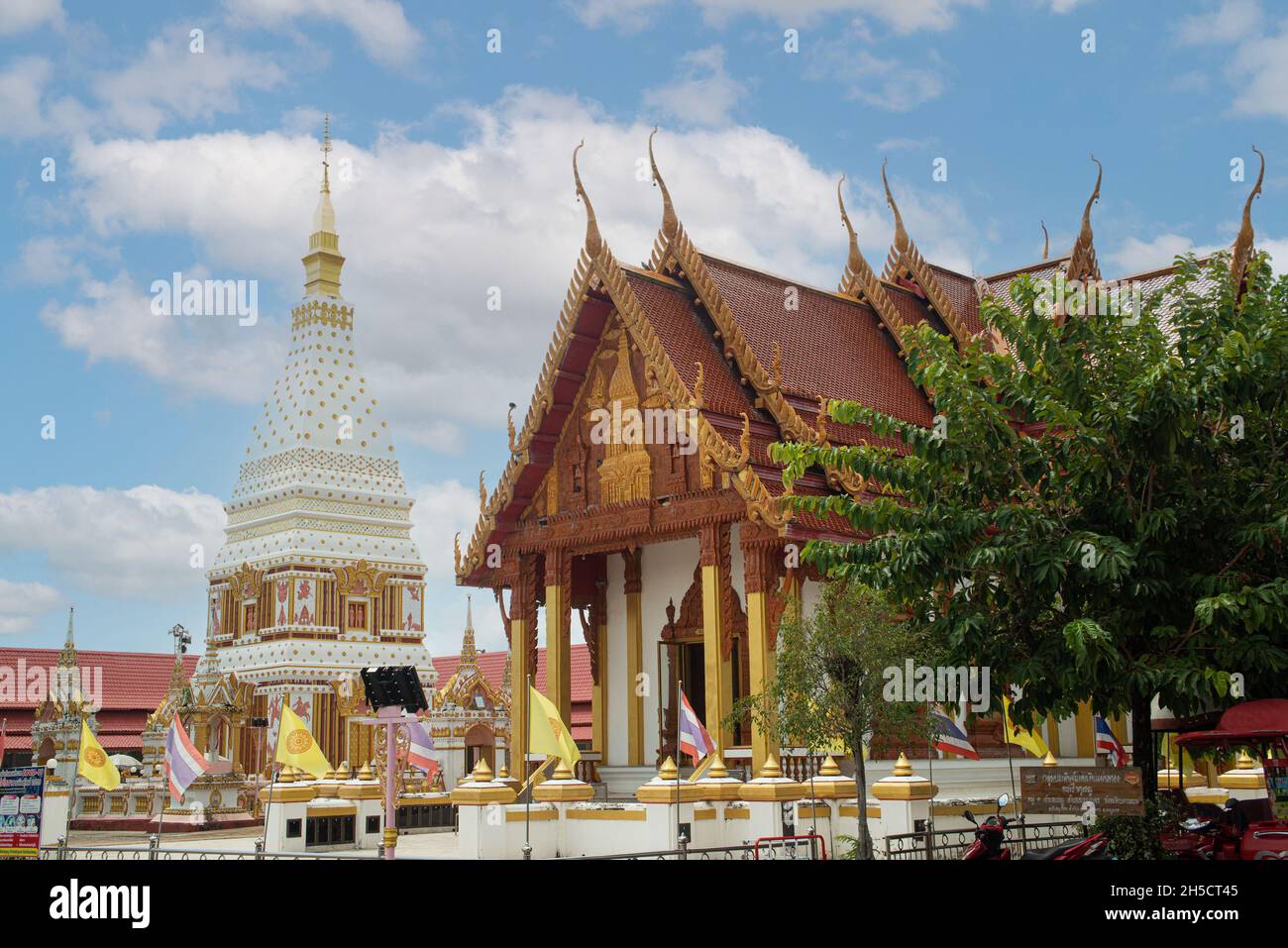 Phra That Renu looks like a square chedi. which is modeled from Phra ...