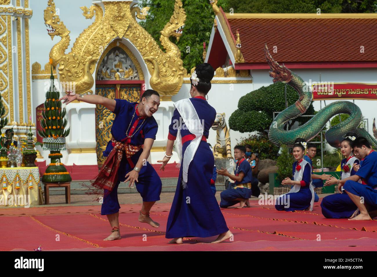 Asian dance honor hi-res stock photography and images - Alamy