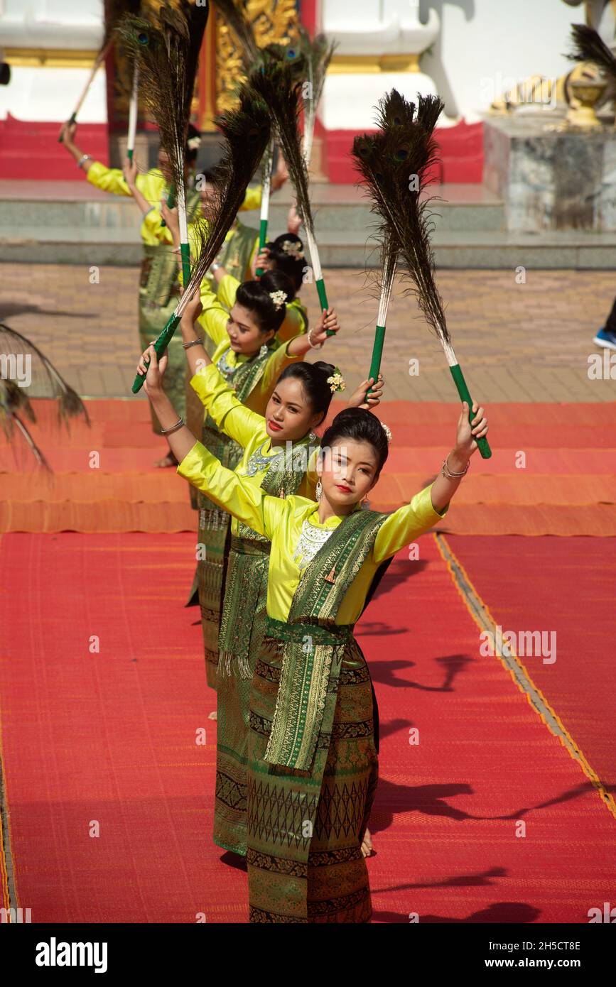 Asian dance honor hi-res stock photography and images - Alamy