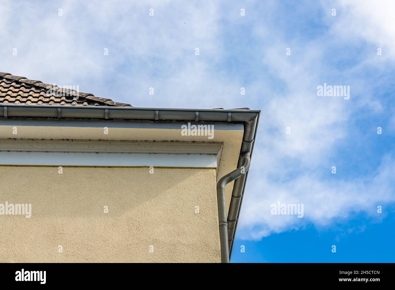 Roof edge protection hi-res stock photography and images - Alamy