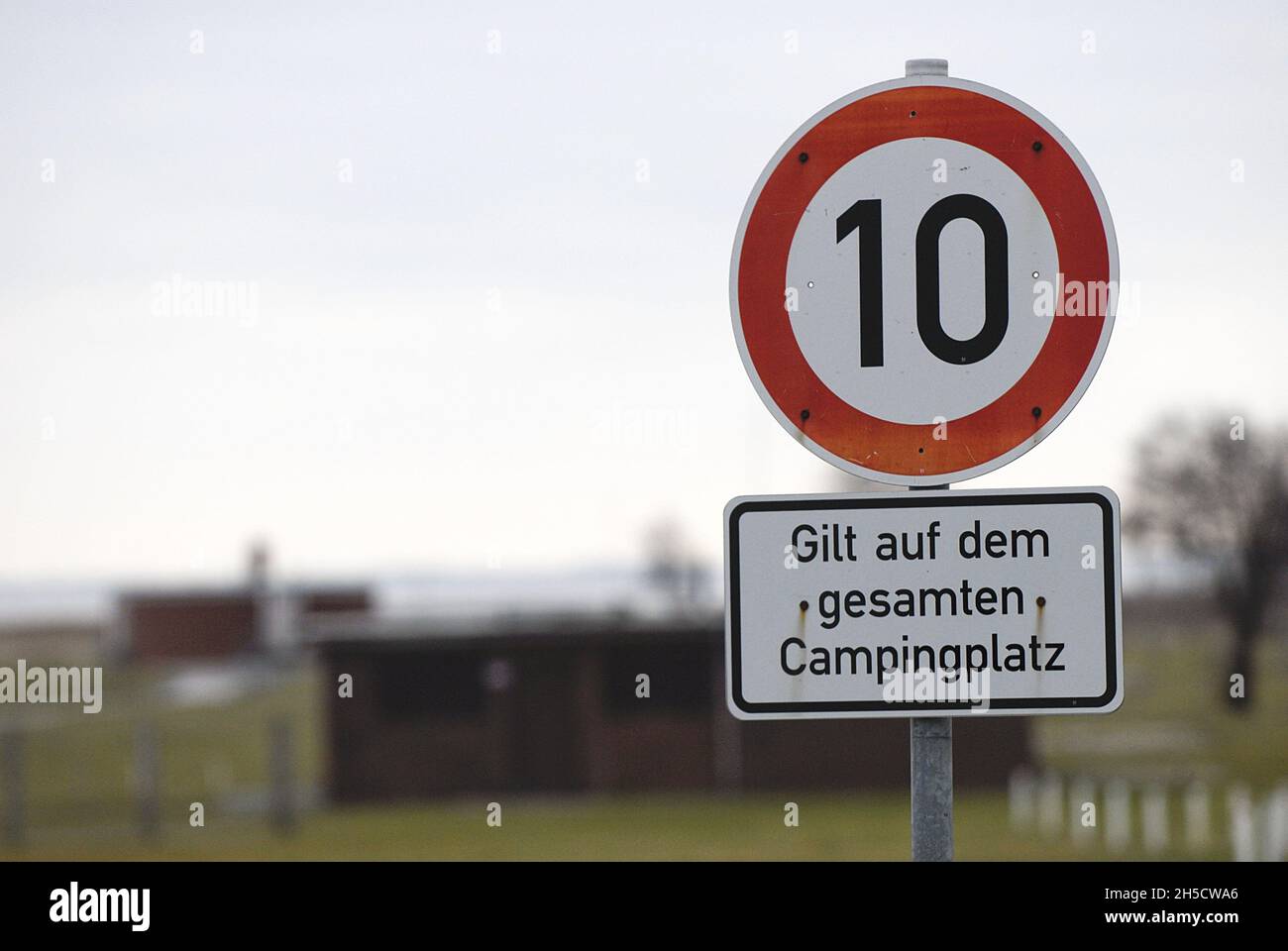 10 kph limit hi-res stock photography and images - Alamy