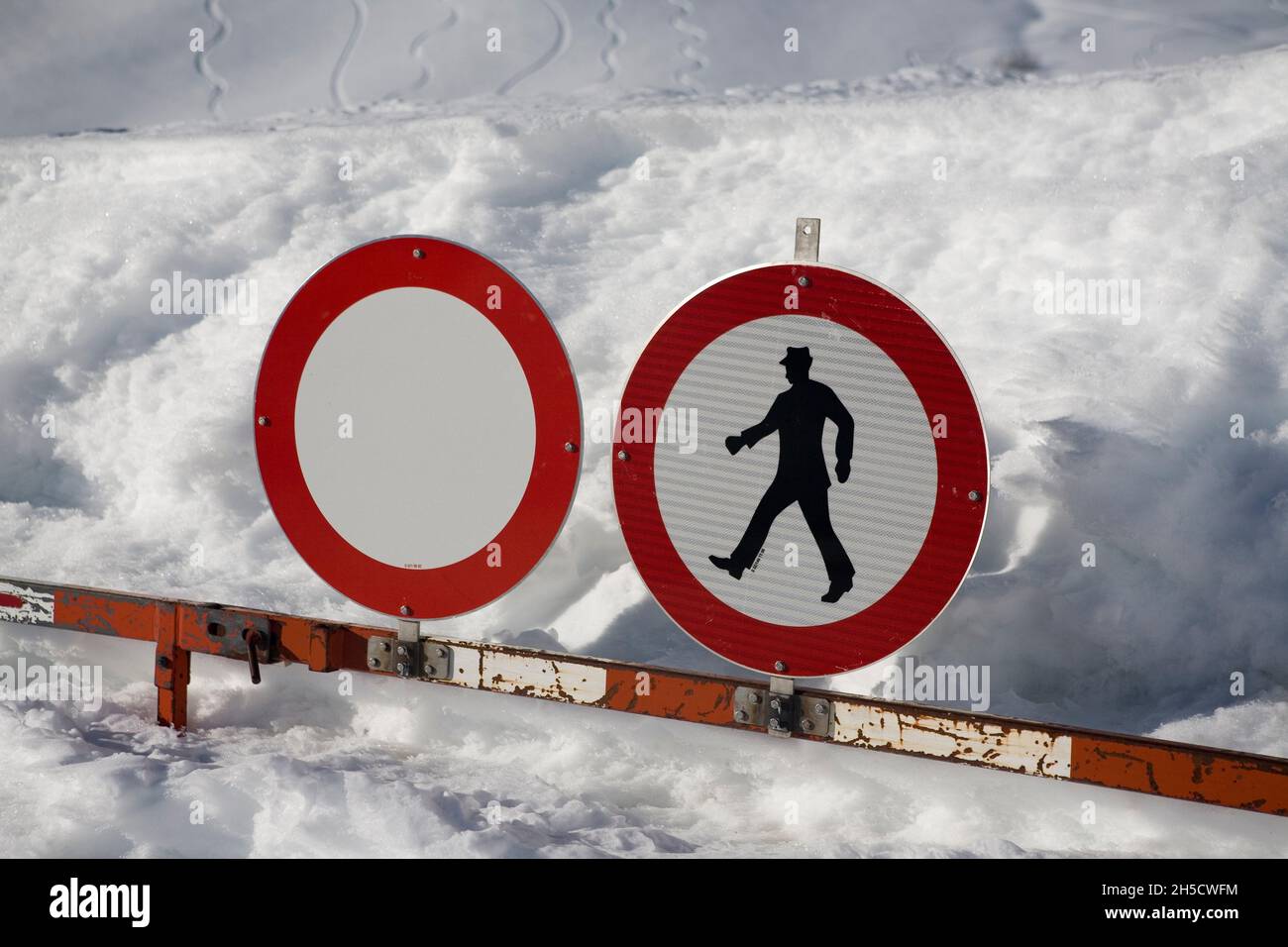 Prohibition sign for pedestrians hi-res stock photography and images ...
