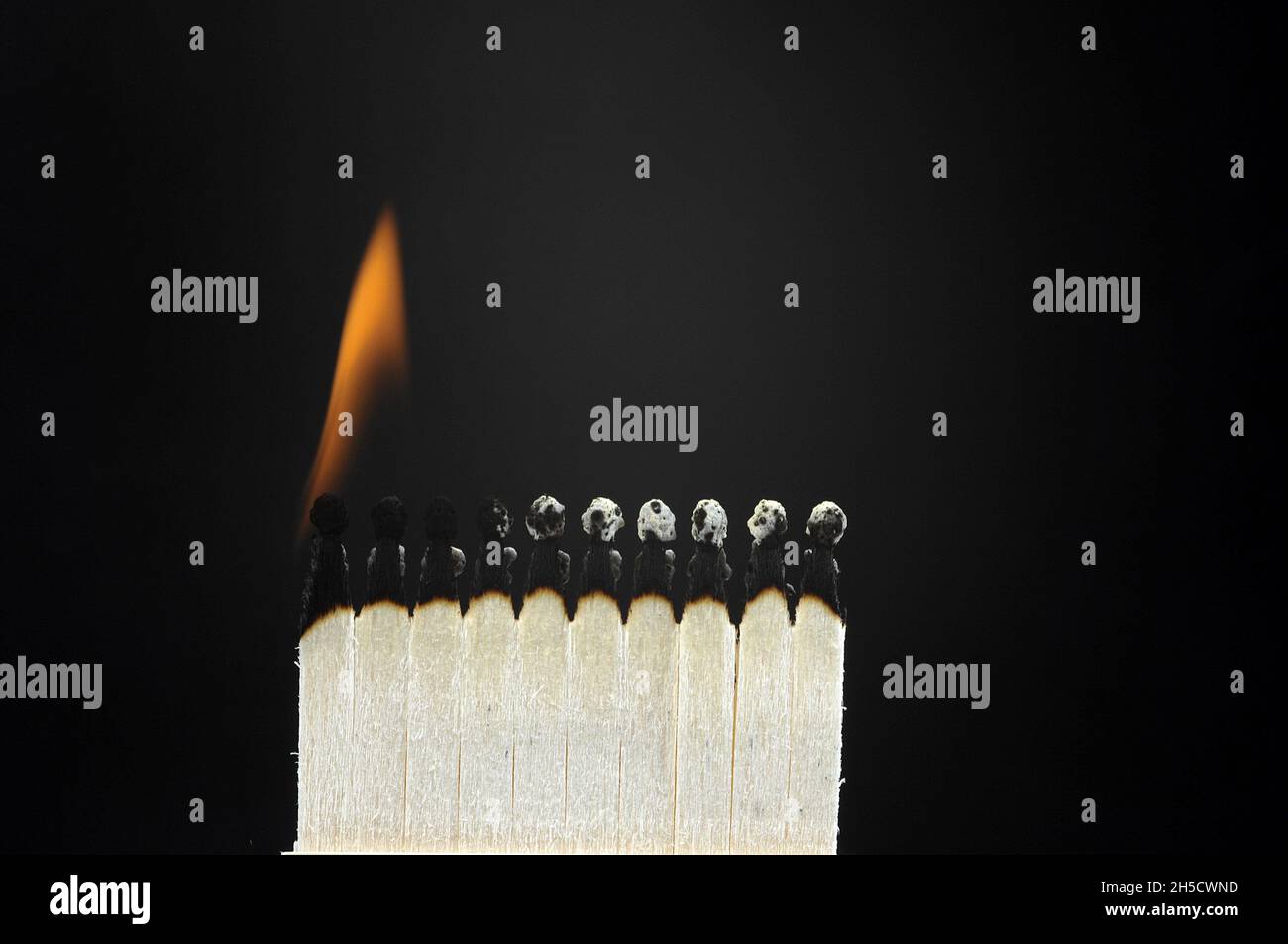 Burning matches hi-res stock photography and images - Alamy
