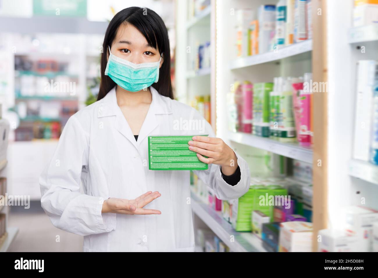 Young chinese pharmacist posing in pharmacy Stock Photo - Alamy