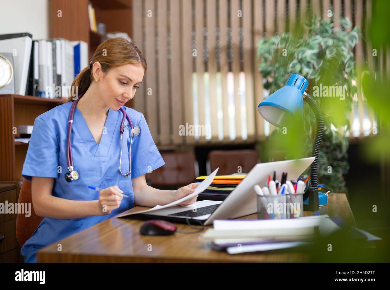 Clinical paperwork hi-res stock photography and images - Alamy