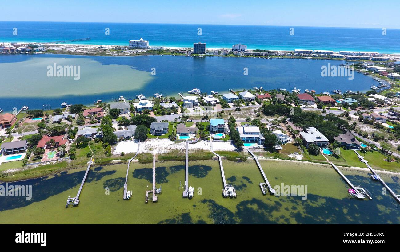 Bird's eye view of a resort in the shore of the ocean Stock Photo - Alamy