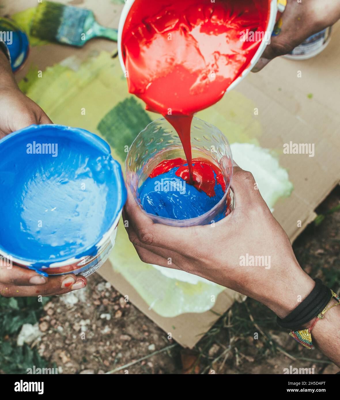Artist mixing red and blue pain Stock Photo - Alamy