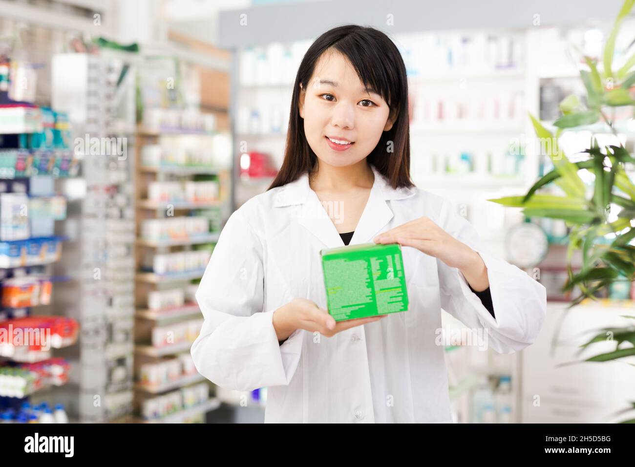 Chinese female pharmacist demonstrating medicines Stock Photo - Alamy