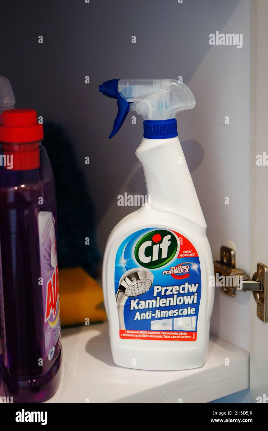 Spray bottle of cif hi-res stock photography and images - Alamy