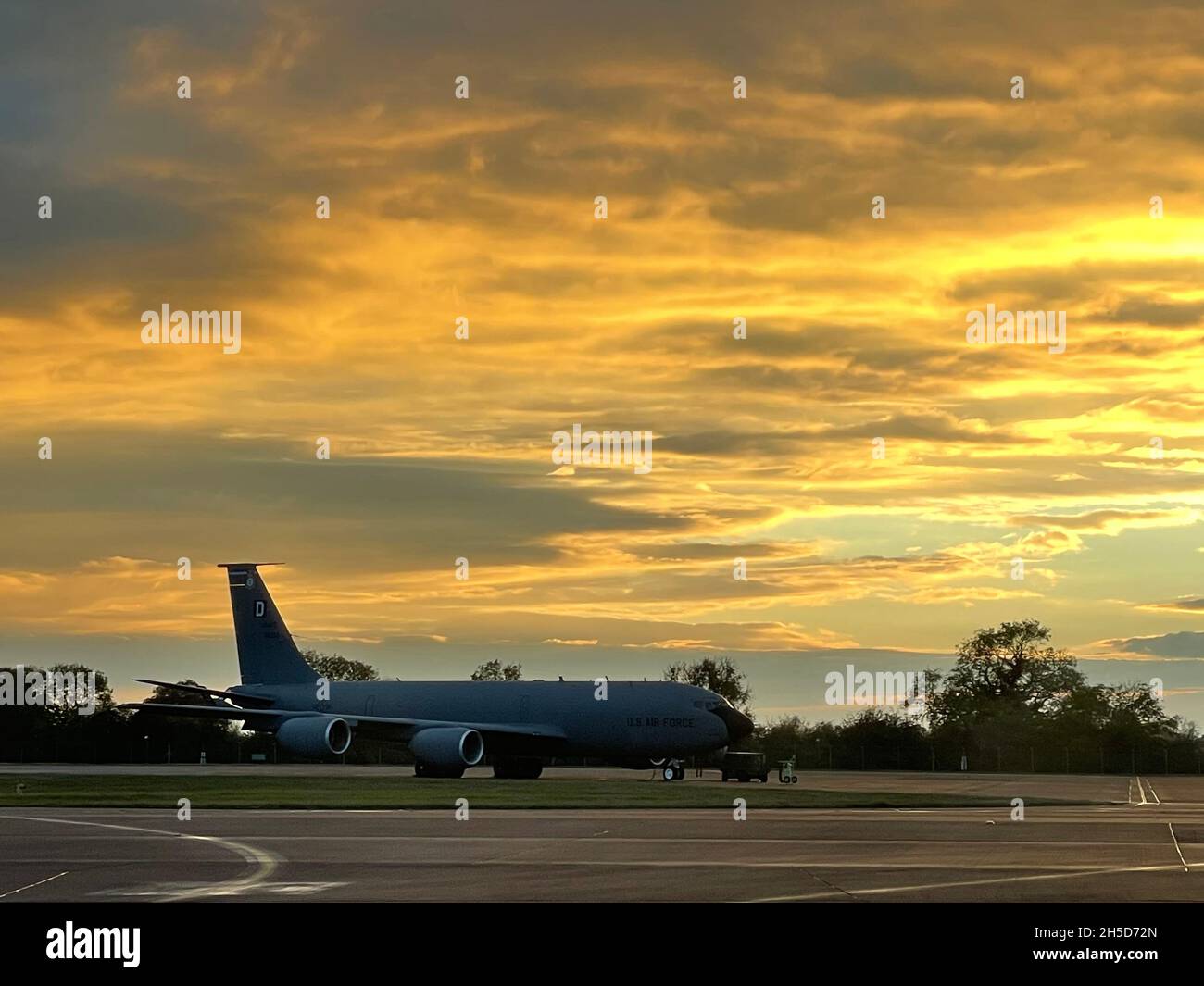 Aircraft refueling cap hi-res stock photography and images - Alamy