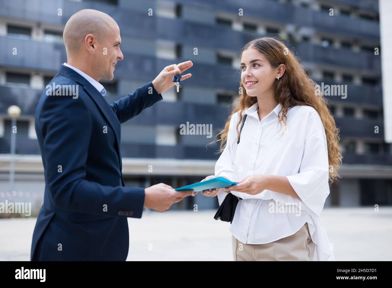 Builder giving keys to client after finishing signing contract Stock ...