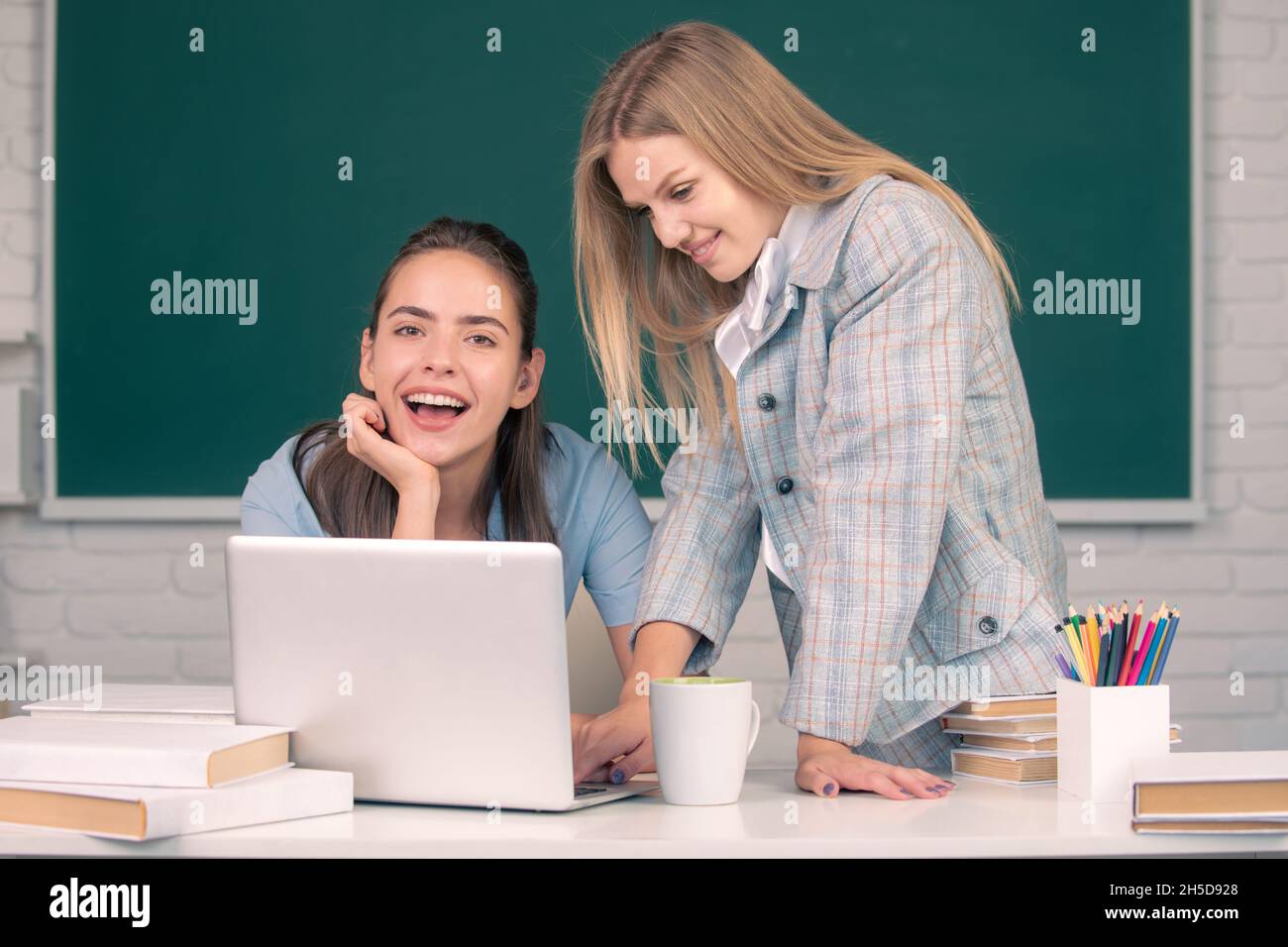 Students helping other classroom hi-res stock photography and images ...