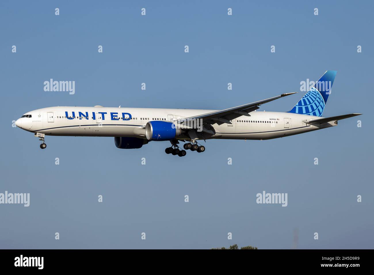 Rome fiumicino airport sign hi-res stock photography and images - Alamy
