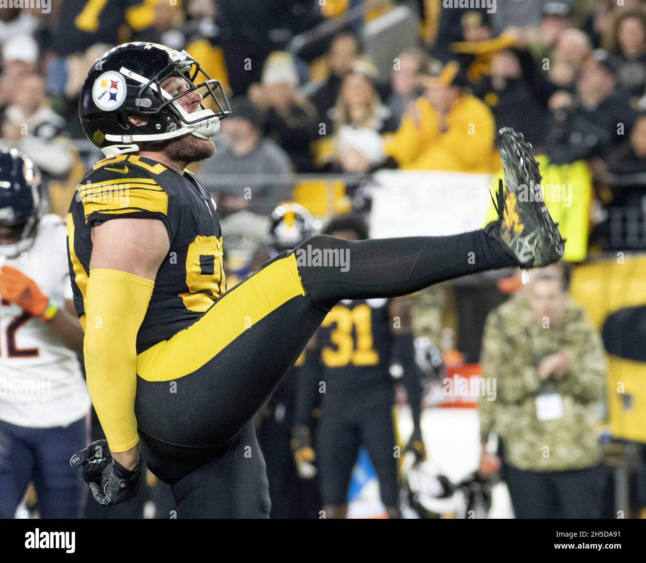Justin fields bears celebrates hi-res stock photography and images - Alamy