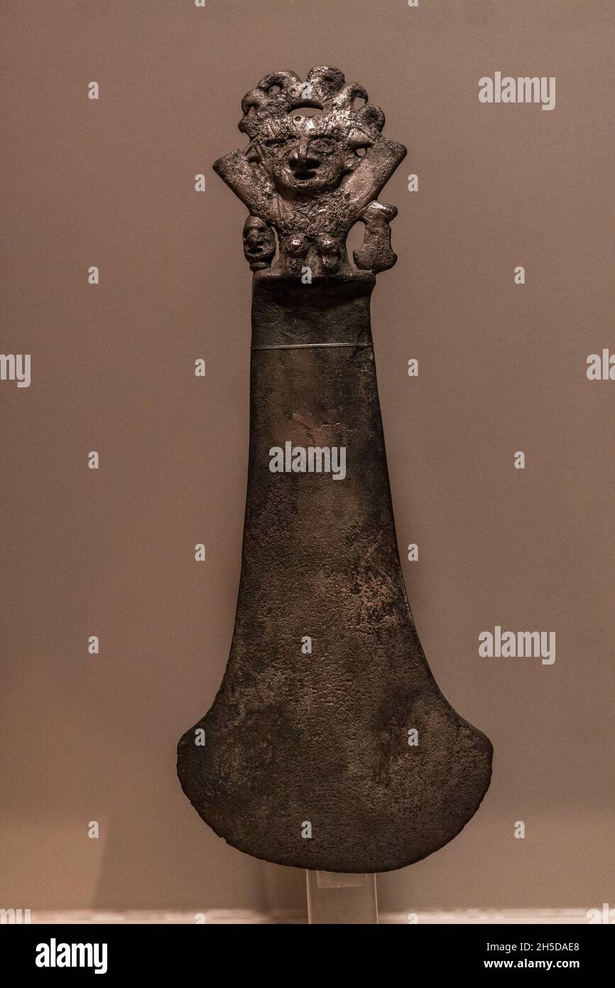 Tumi, ceremonial knife,Moche culture (100 to 700 AC Stock Photo - Alamy