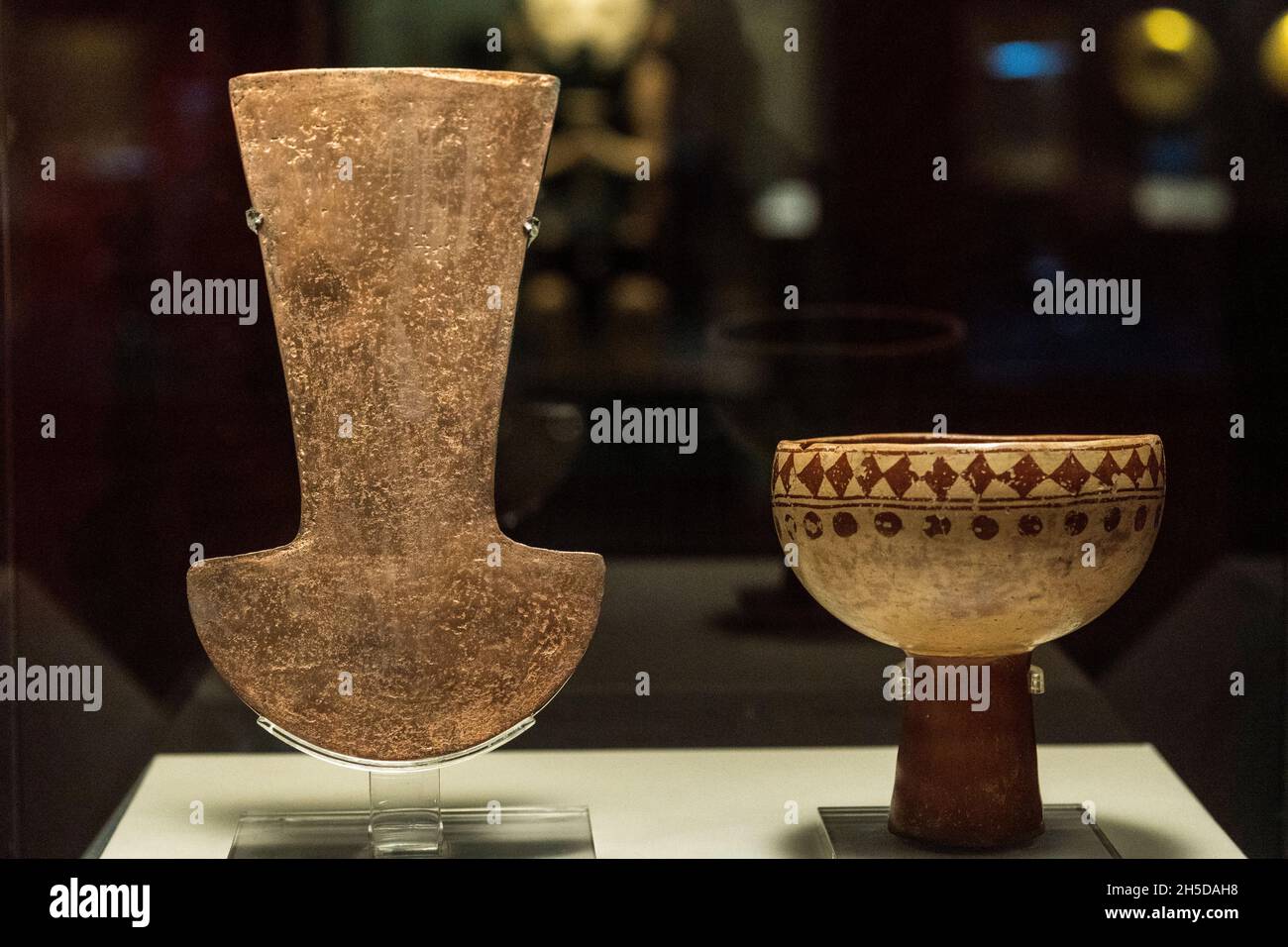 Tumi, ceremonial knife,Moche culture (100 to 700 AC Stock Photo - Alamy