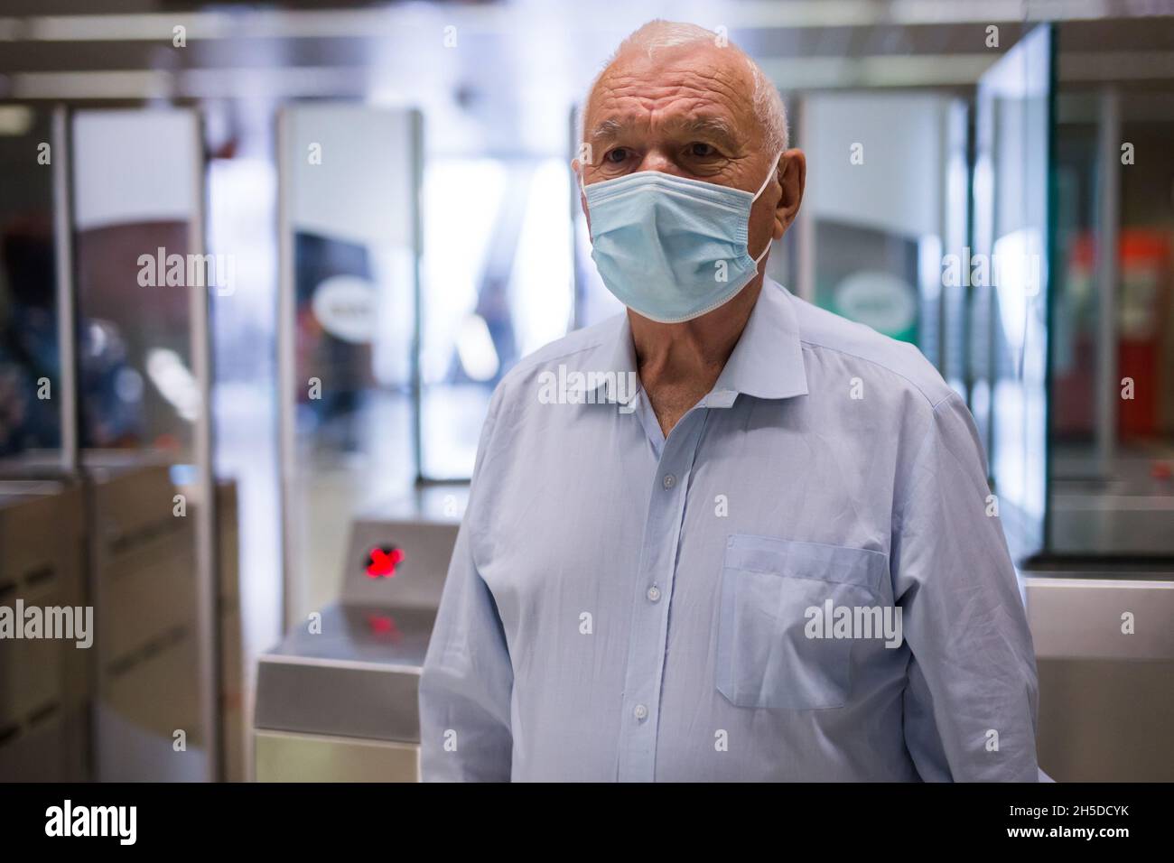 Medical turnstile hi-res stock photography and images - Alamy