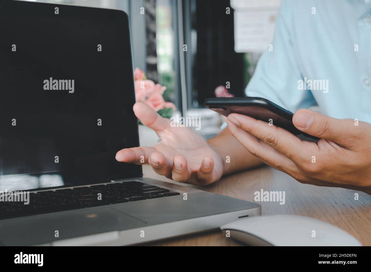 Social media use in banking hi-res stock photography and images - Alamy
