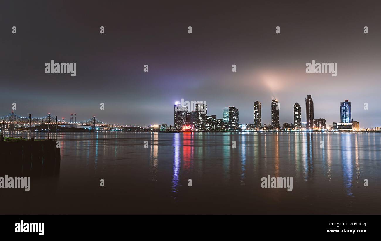 Nyc explore hi-res stock photography and images - Alamy