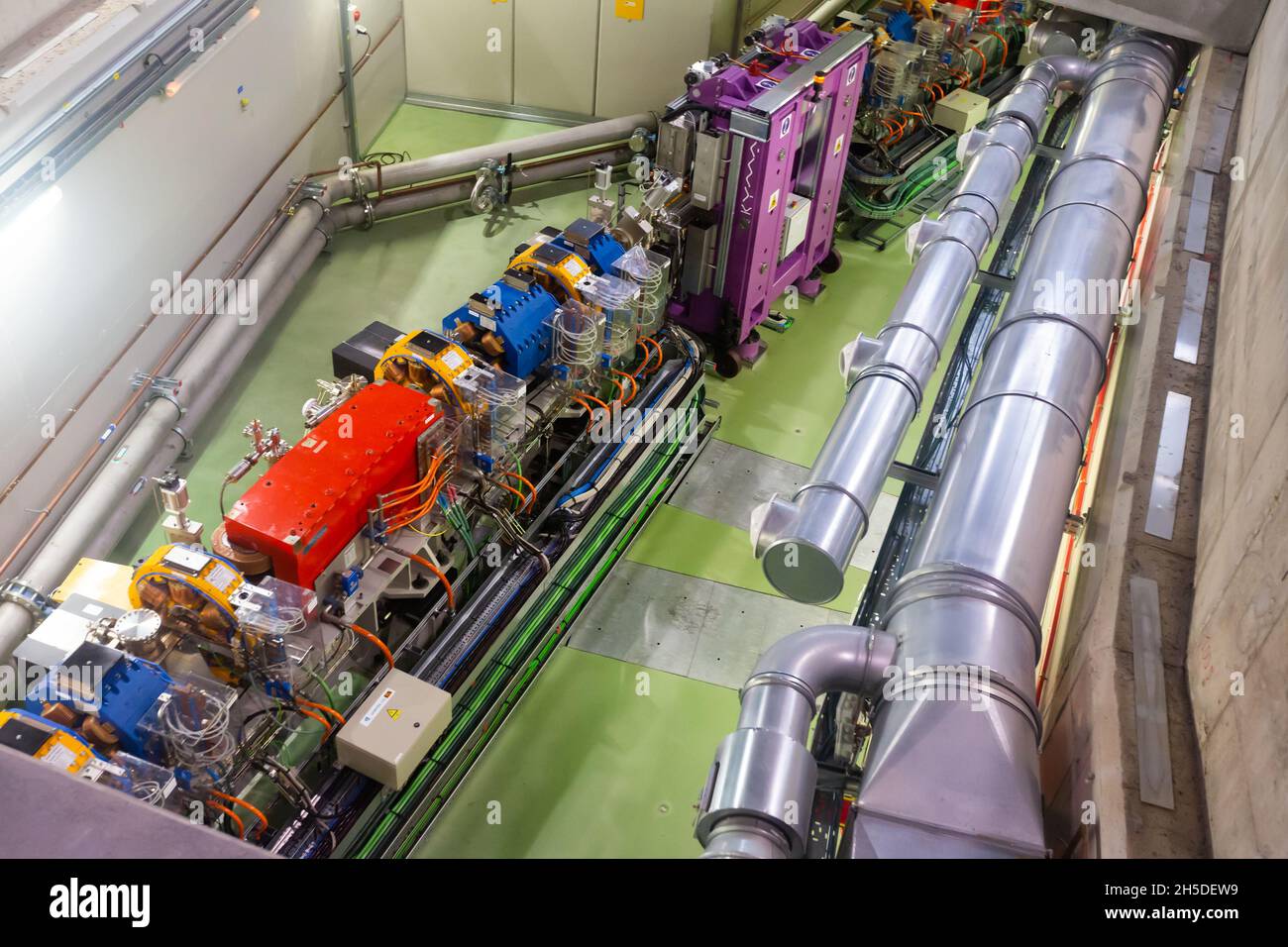 Synchrotron light source hi-res stock photography and images - Alamy