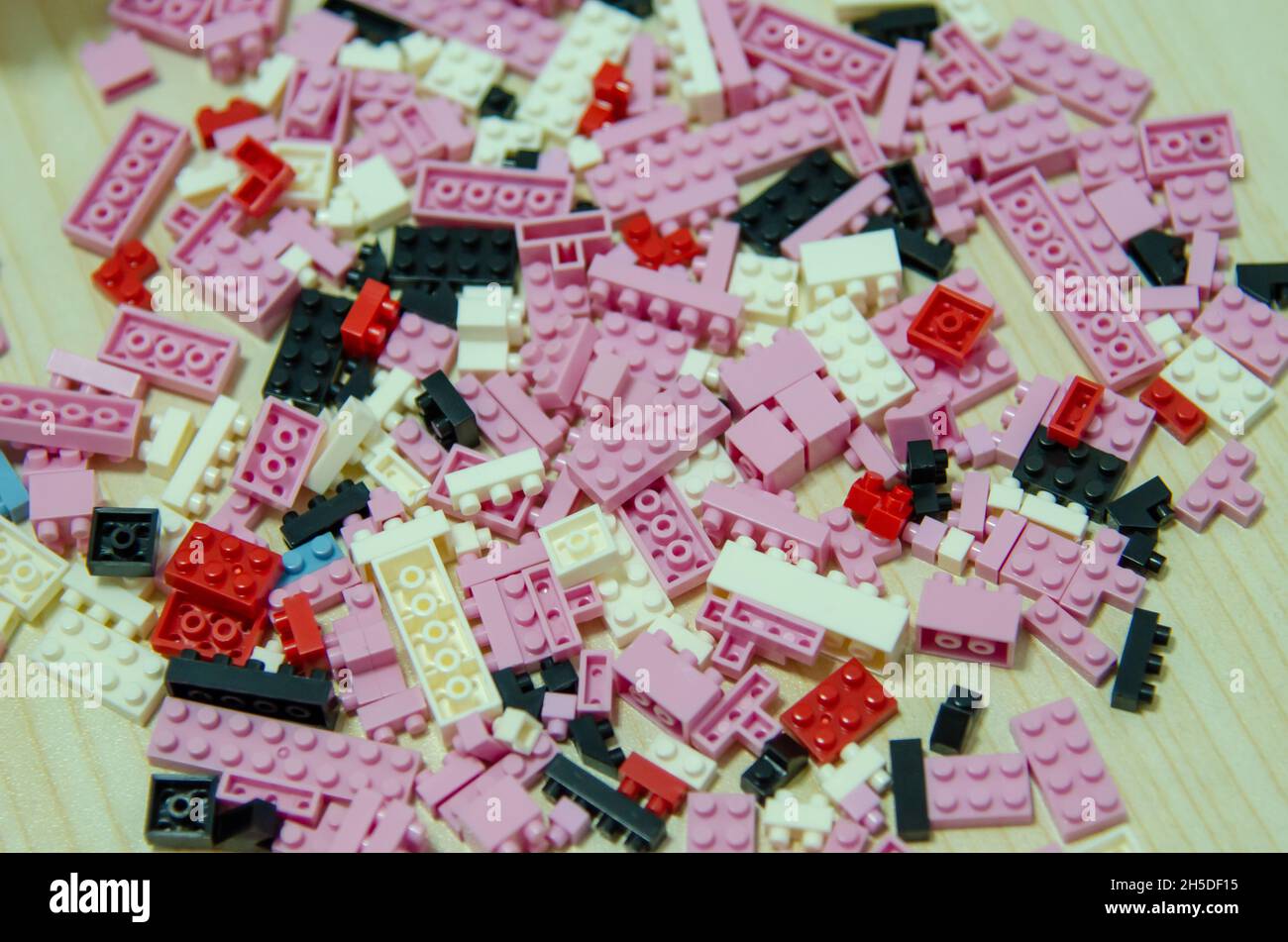 Plastic toy blocks Pink black red development training toys for ...