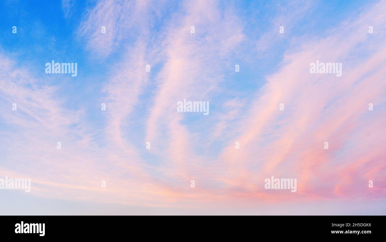 Pink cirrostratus clouds hi-res stock photography and images - Alamy