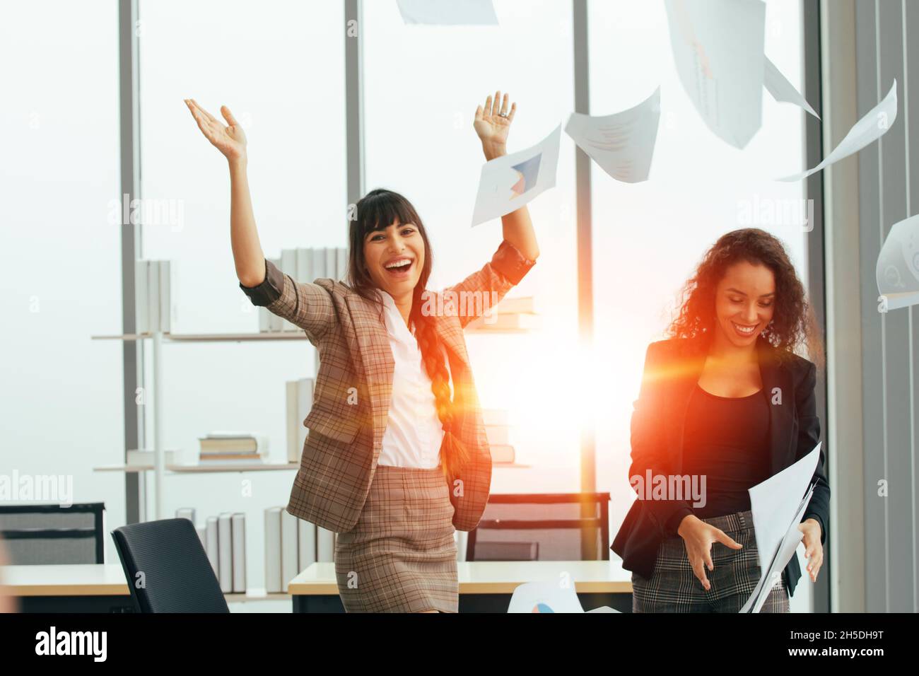 Businesswomen have fun in office, Teamwork businesswoman Stock Photo ...