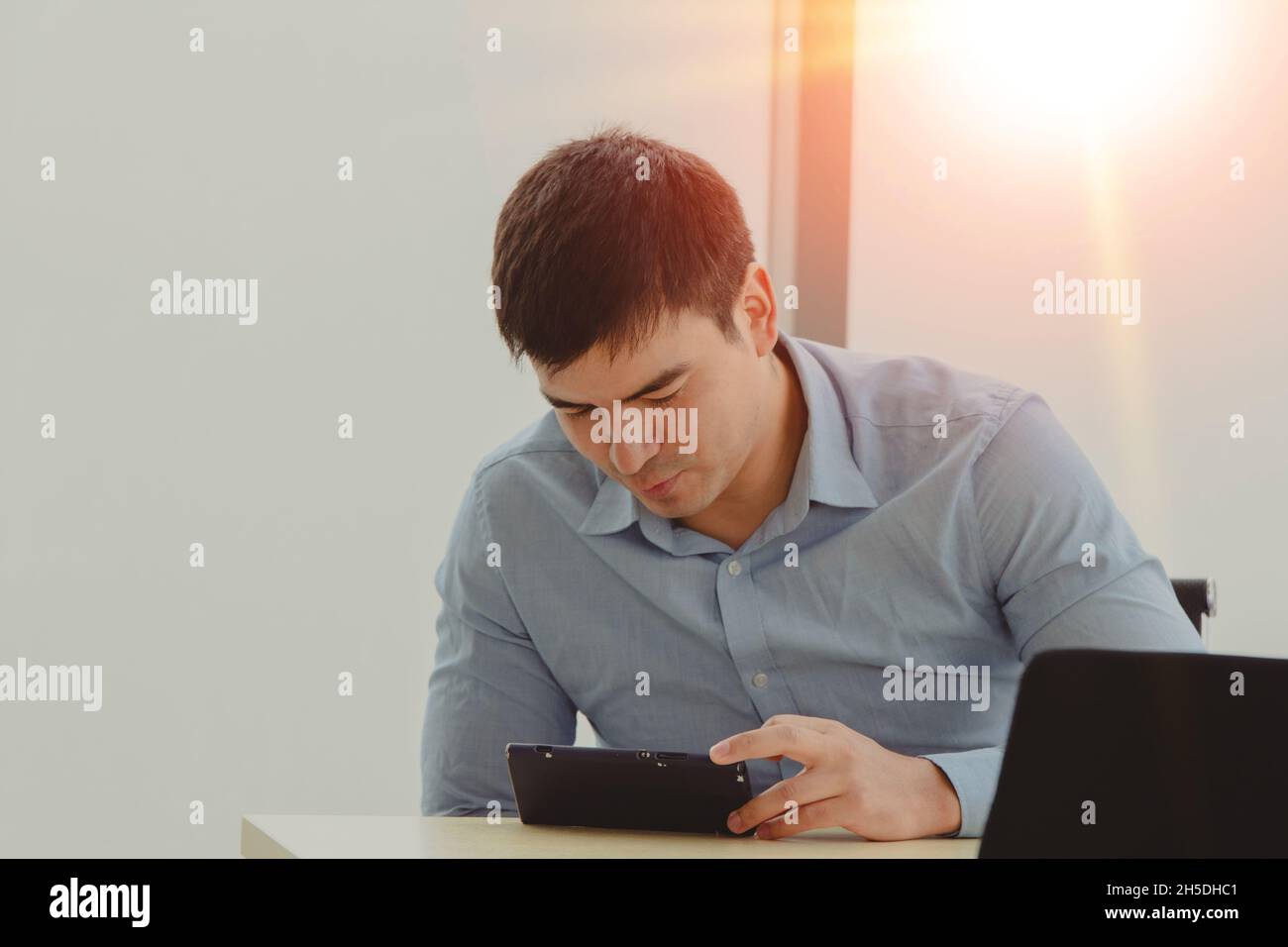 Female trader using smartphone hi-res stock photography and images - Alamy