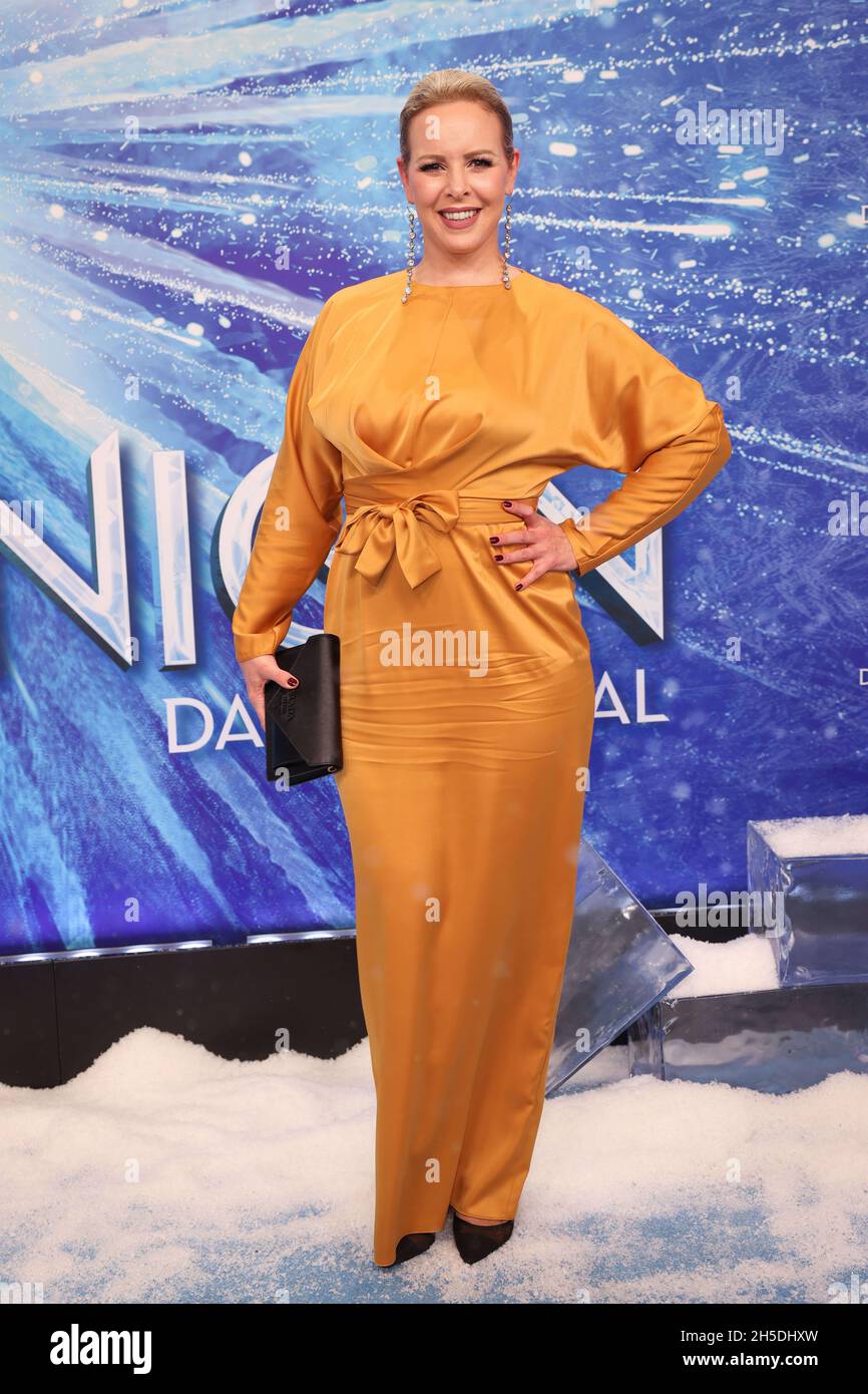 Hamburg, Germany. 08th Nov, 2021. Isabel Edvardsson arrives at the ...