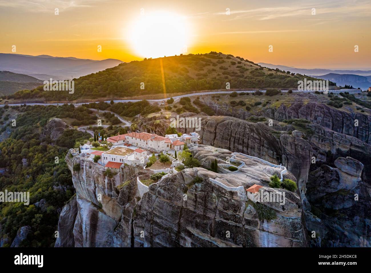 Meteora Klöster aus der Luft | Meteora Monasteries from above Stock ...