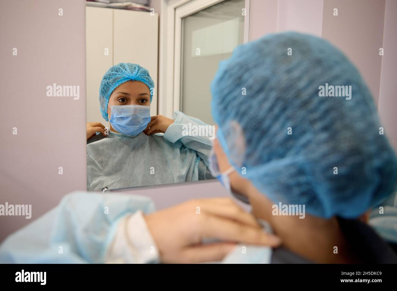 Nurse reflection mirror hi-res stock photography and images - Alamy