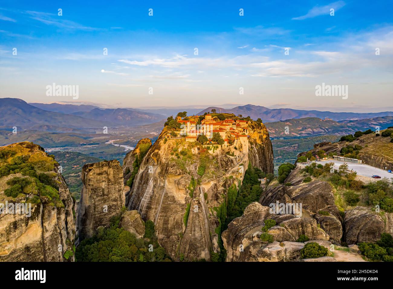 Meteora kloster drohnenaufnahme hi-res stock photography and images - Alamy