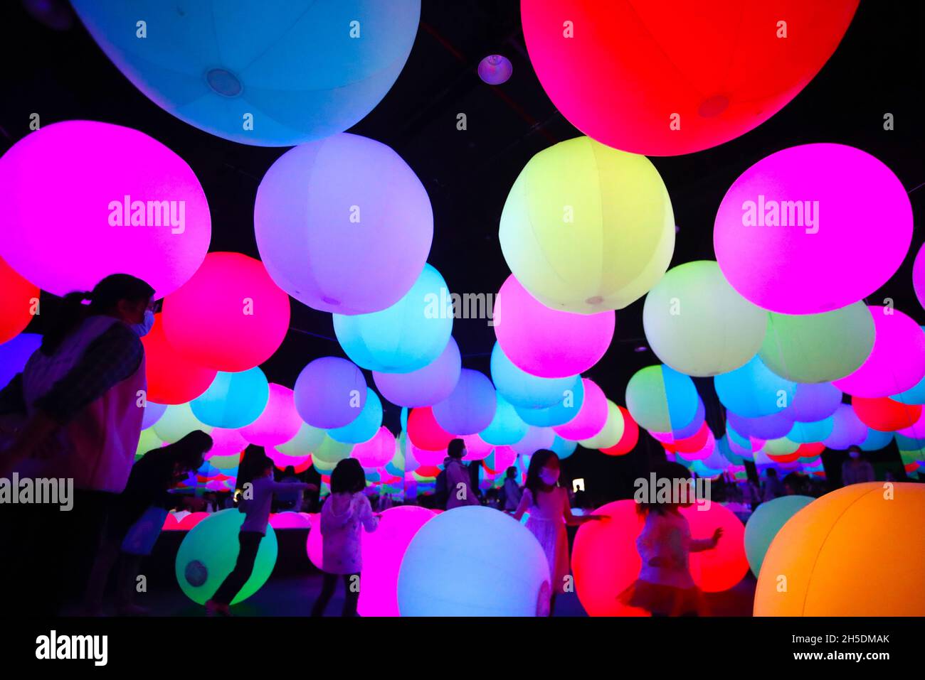 Taipei, Taipei, Taiwan. 9th Nov, 2021. Parents and children play inside ...