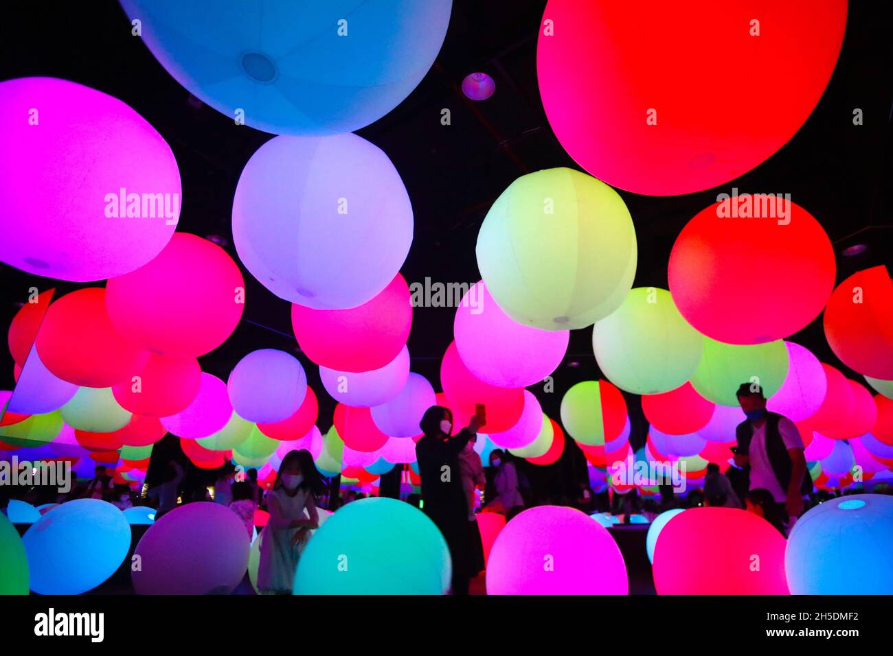 Taipei, Taipei, Taiwan. 9th Nov, 2021. Parents and children play inside ...
