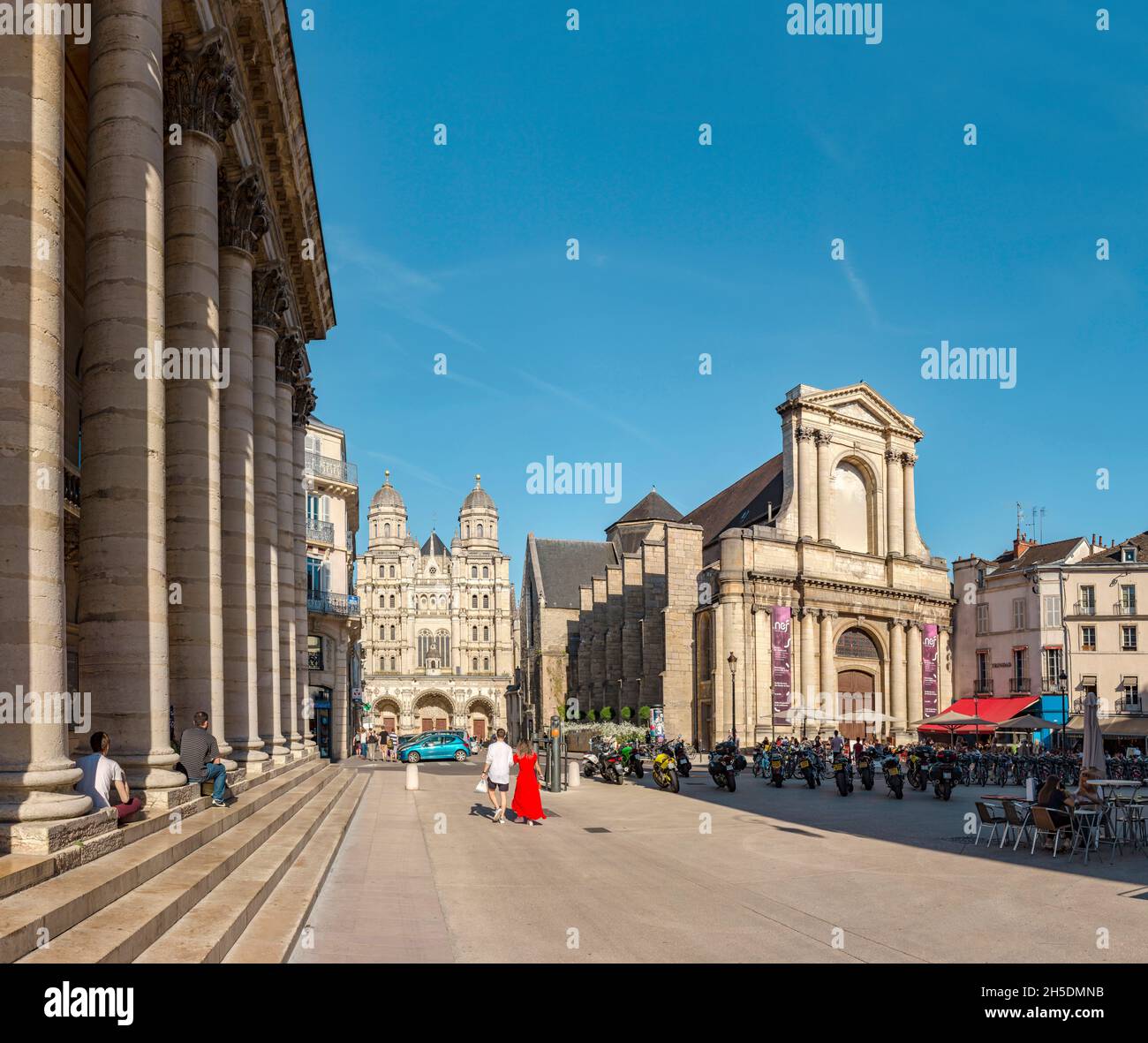 Place du Théatre *** Local Caption *** Dijon, France, city, village ...