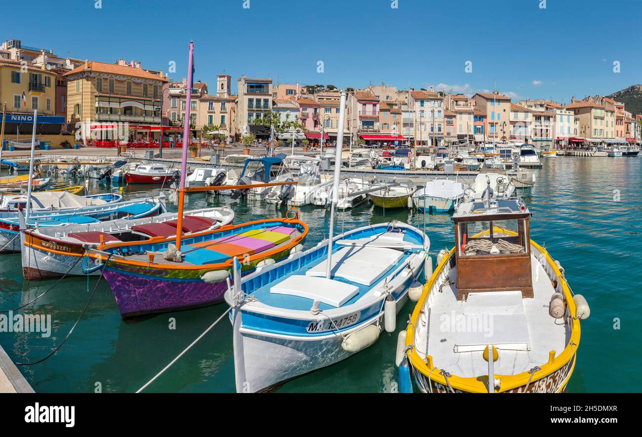 Port de Cassis *** Local Caption *** Cassis, France, city, village ...