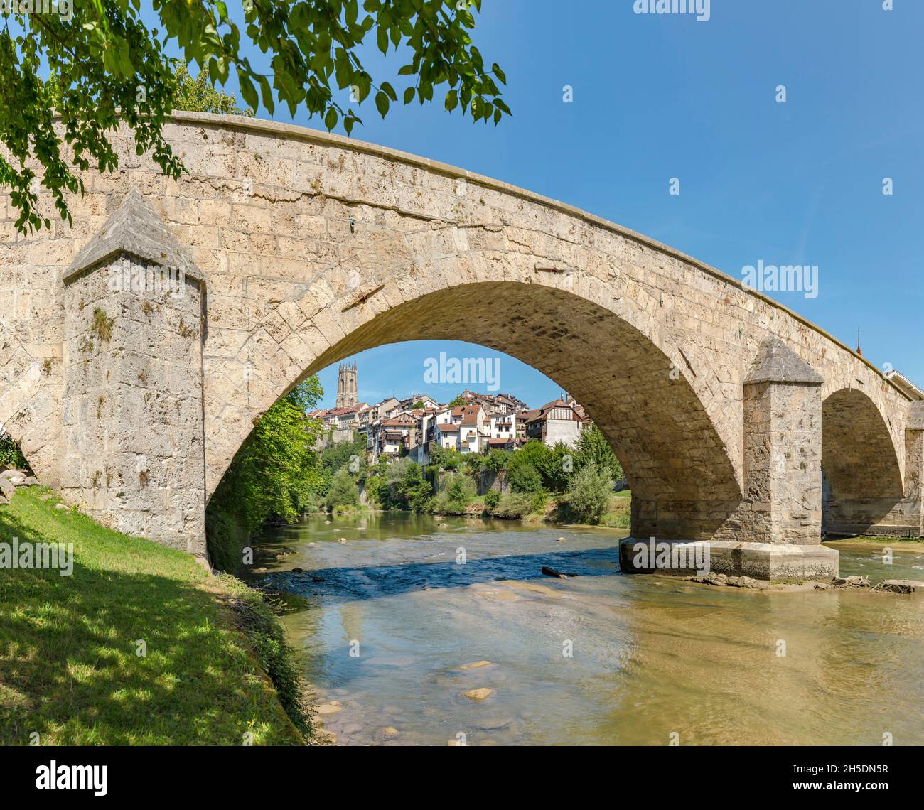 Pont du milieu hi-res stock photography and images - Alamy