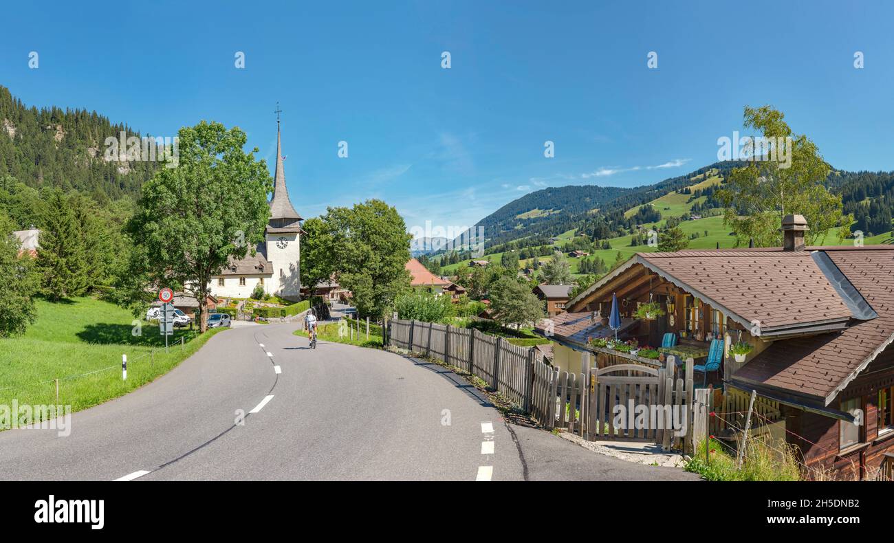 Chalet and a church *** Local Caption *** Gsteig bei Gstaad, Kanton ...