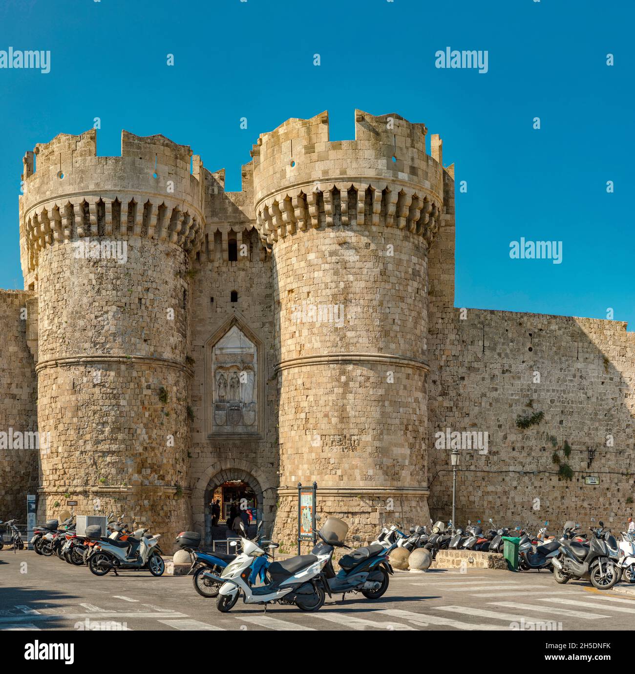 Porte de la marine, city-gate in the ramparts *** Local Caption ...
