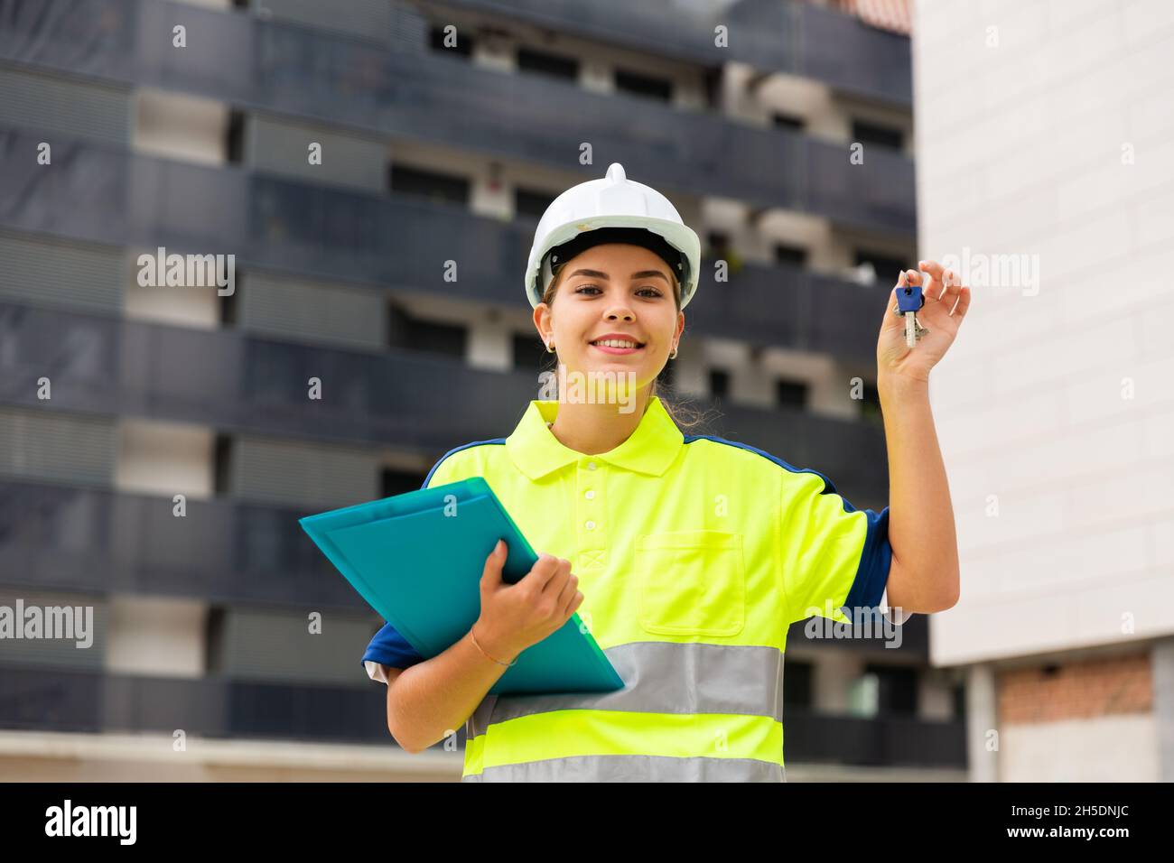 Engineer woman in construction site Stock Photo - Alamy