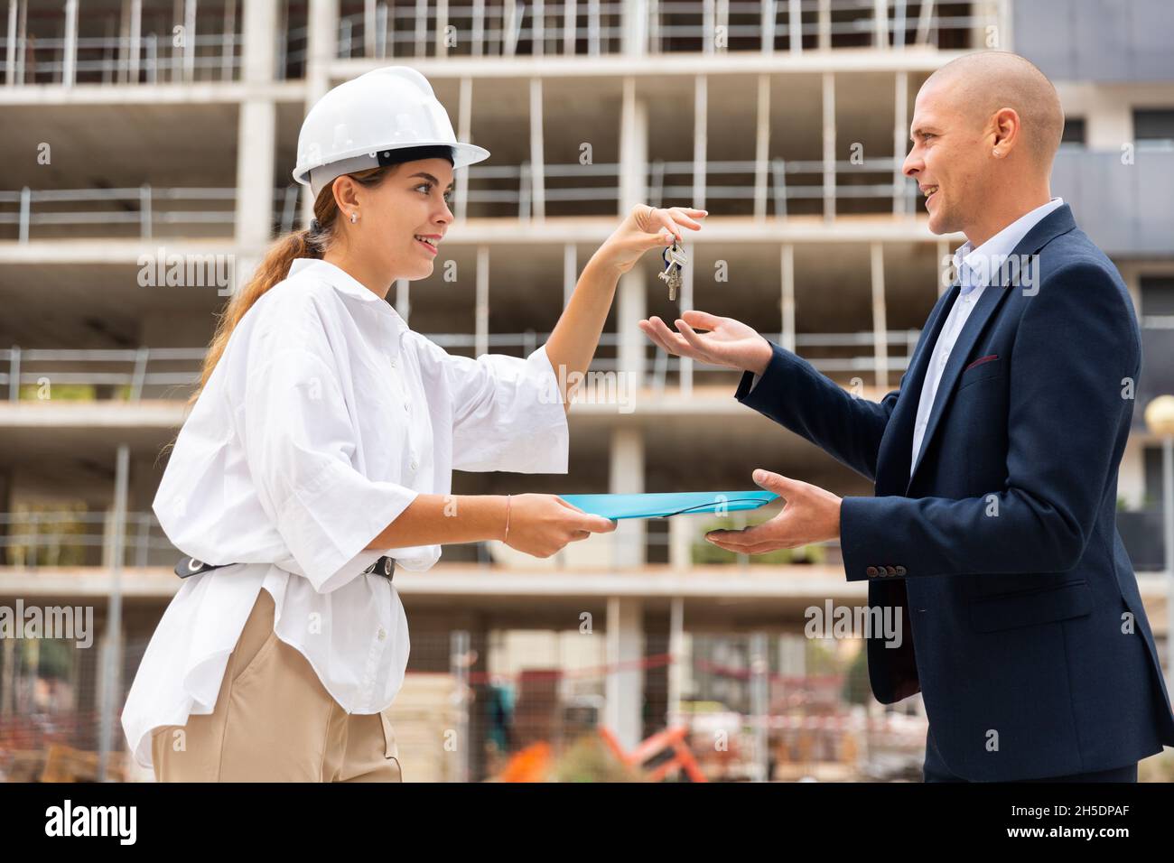 Builder giving keys to client after finishing signing contract Stock ...