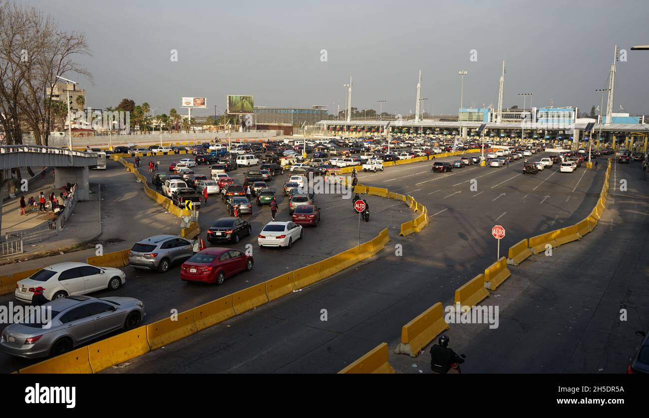 Mexico City, Mexico. 8th Nov, 2021. Cars line up to enter the United ...