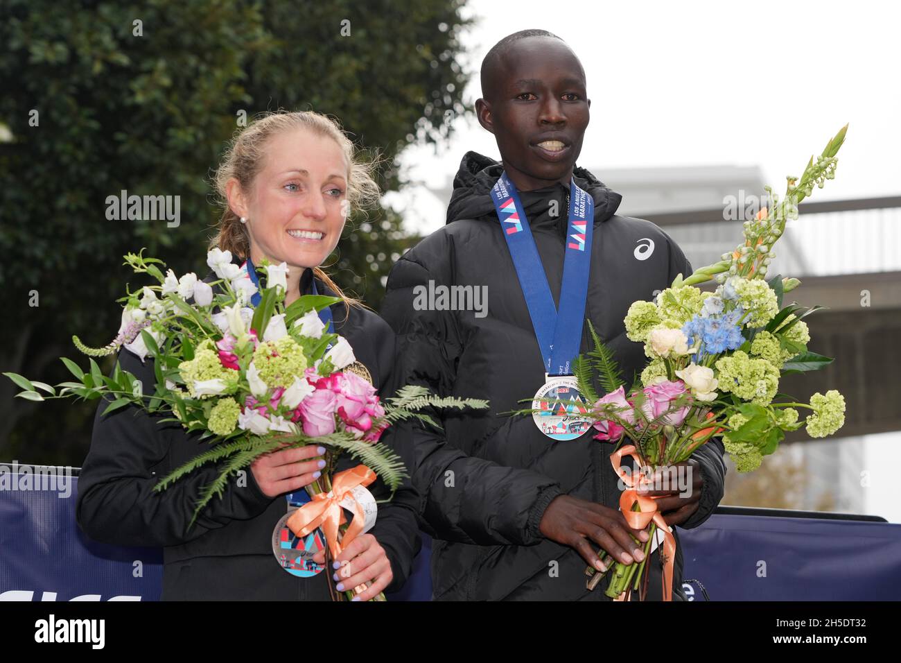 Natasha Cockram (GBR), left, and John Korir (KEN) pose after winning ...