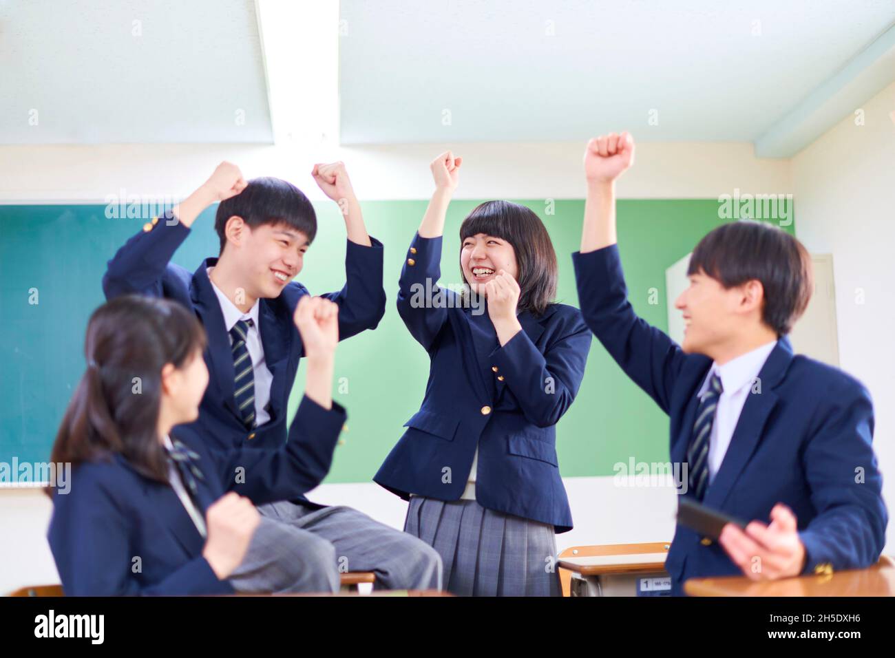 Japanese school students in the classroom Stock Photo - Alamy