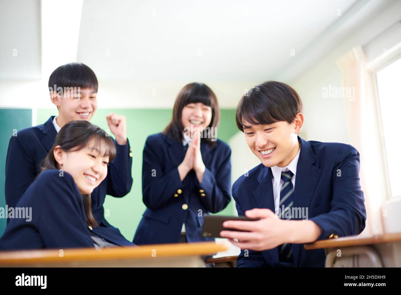 Japanese school students in the classroom Stock Photo - Alamy