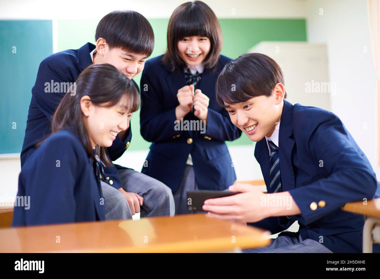 Japanese school students in the classroom Stock Photo - Alamy