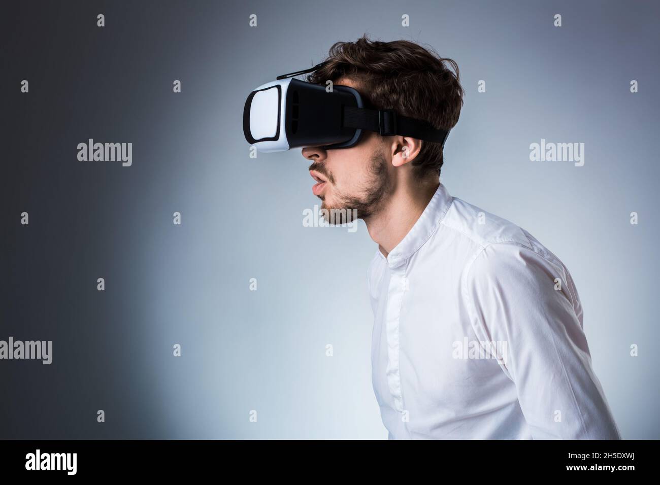 Side view of a young guy using a VR headset Stock Photo - Alamy