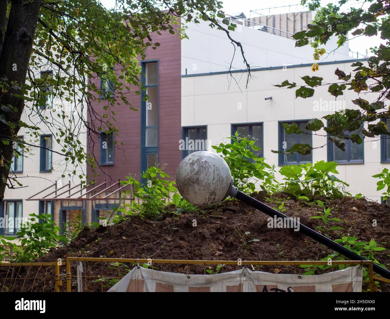 Work zone fencing hi-res stock photography and images - Alamy