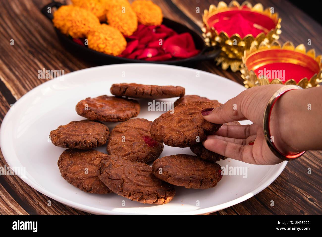 Thekua hi-res stock photography and images - Alamy